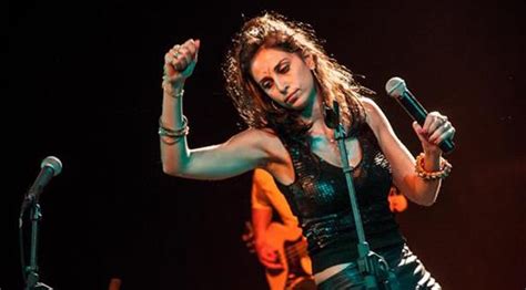 جو 24 مغنية لبنانية في فيلم أميركي