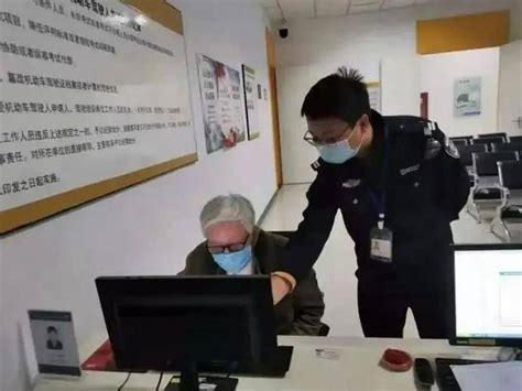 我为群众办实事丨昆明交警一大队窗口推出老年人交管业务办理“绿色通道”服务
