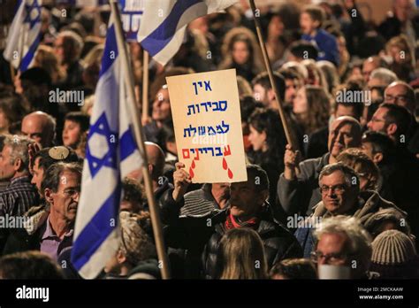 Jerusalem Israel 21 Januar 2023 Ein Demonstrant hält während der
