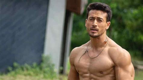 Student Of The Year 2 Tiger Shroff Flaunts His Chiselled Body Ripped