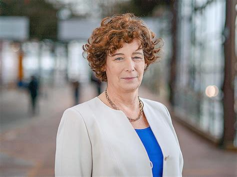 Бельгийн Ерөнхий сайдын орлогчоор трансжендер эмэгтэй томилогджээ Isee Mn