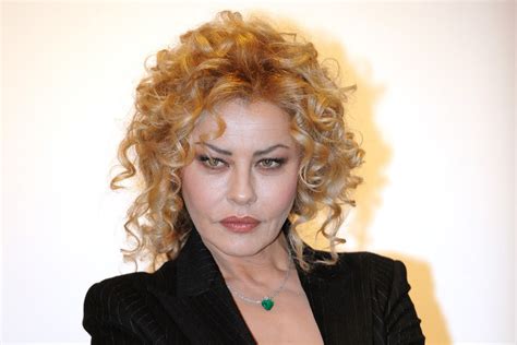 Chi è Eva Grimaldi Amori E Rivelazioni Dellattrice Moglie Di Imma Battaglia