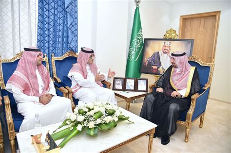 أمير نجران يستعرض تقريراً لإنجازات تجمع نجران الصحي