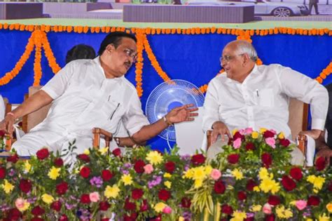 ભાજપ ચૂંટણી પહેલાં કૉંગ્રેસ અને આપના ધારાસભ્યો અને નેતાઓને કેમ આકર્ષી