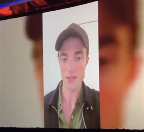 헐리우드 로버트 패틴슨 살 많이 뺀 것 같음