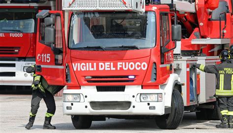 Donna Morta In Un Incidente In Galleria A Campobasso Terribile Scontro Frontale Tra La Sua Auto