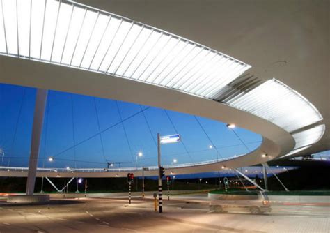 Ipv Delfts Floating Led Lit Hovenring Bridge Keeps Cyclists Out Of