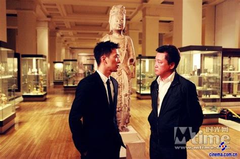 《亲密敌人》首款海报 徐静蕾黄立行帅酷造型