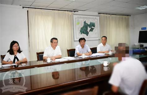 永康书记和信访群众交流谈心 鼓励他们积极发现问题，为保护秦岭绿水青山多作贡献！接访