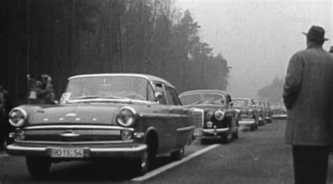 IMCDb org 1960 Opel Kapitän P LV in Straßen der Vergangenheit