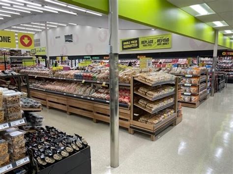 Freshco Opens New Winnipeg Store Grocery Business Magazine