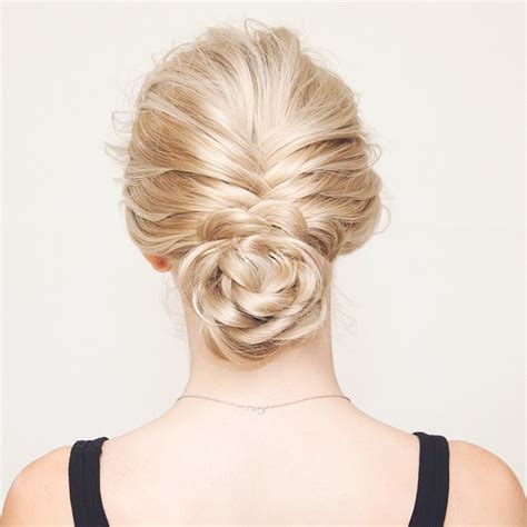 Фото урок Цветочный пучок с плетением Hairstyle Steps L Сайт о прическах