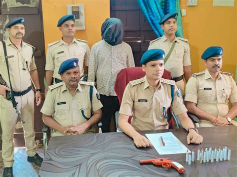 4 Criminals Arrested With Arms And Cartridges हथियार के साथ 4 अपराधी