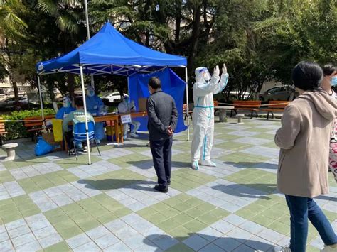同心战“疫”，他们这样守“沪”丨让党旗在抗疫一线高高飘扬