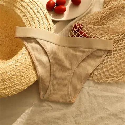 Бавовняні трусики — ціна 129 грн у каталозі Трусики Купити жіночі речі за доступною ціною на