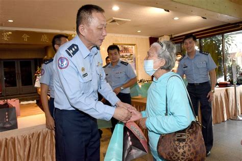 劉任遠探慰烈士遺族 表達誠摯關懷 軍聞 劉任遠探慰烈士遺族 表達誠摯關懷 青年日報