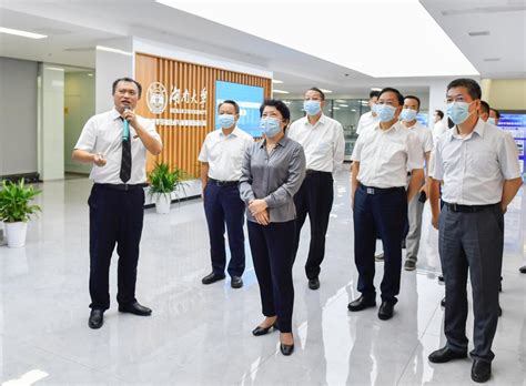 湖南省委常委、长沙市委书记吴桂英一行来校调研 湖南发展研究院