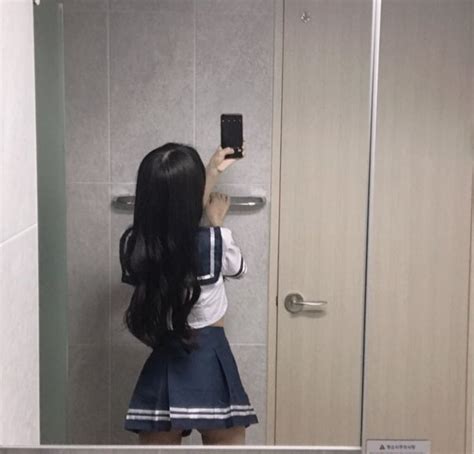 안농 On Twitter In 2022 Mirror Selfie Selfie Mirror 청소년 여자 패션 여자