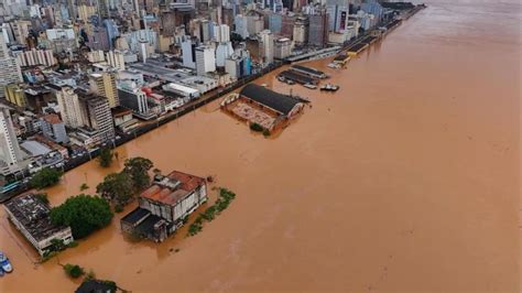 Comporta de segurança se rompe em Porto Alegre após chuvas