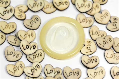 How Condoms Prevent Hiv Types How To Choose And Use Them