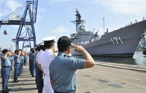 INFO MILITER Kapal Perang Jepang Berlabuh Di Tanjung Priok
