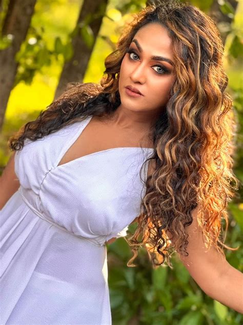 අර ඩයස්ගෙ නංගි ද බුදු අම්මෝ ලස්සන කලා ලොවේ ජනප්‍රියම ඩයස්ගෙ නංගි