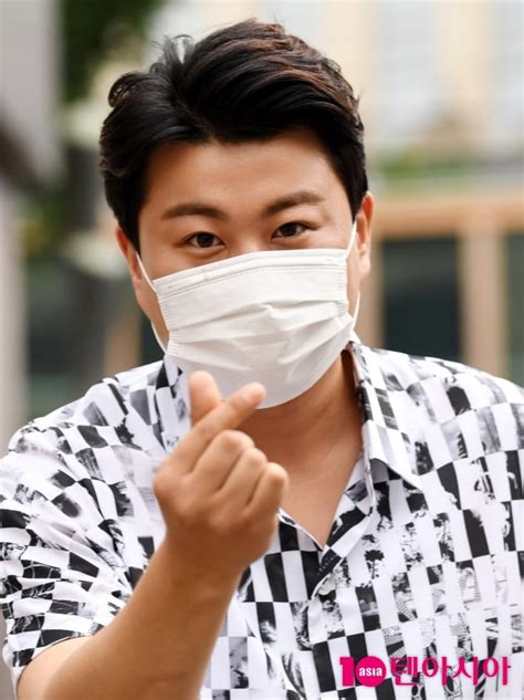 TEN 포토 김호중 트바로티의 심쿵하트 텐아시아