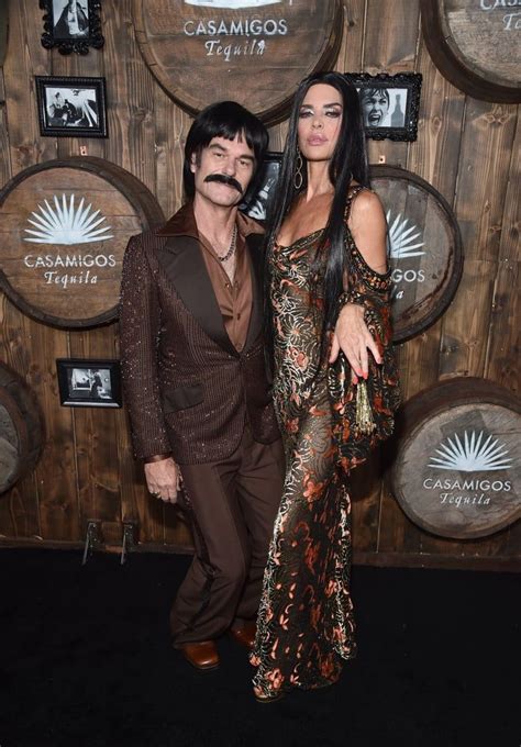 Harry Hamlin And Lisa Rinna As Sonny And Cher Celebrity Halloween Costumes Celebrity Costumes
