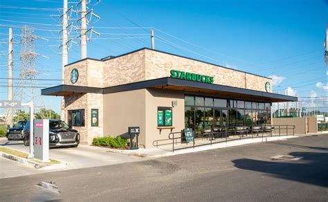 Starbucks inaugura su primera tienda en Santiago en celebración del 5to