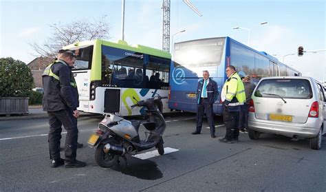 Scooterrijder Gewond Na Botsing Met Bus Al Het Nieuws Uit Alkmaar