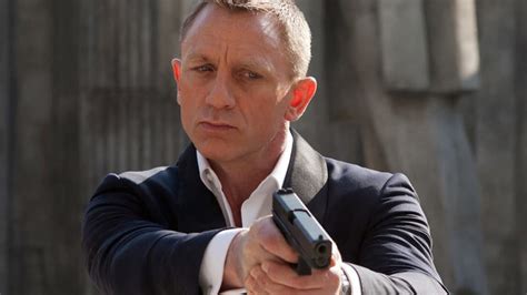 Konec Jamese Bonda Jak Ho Známe Správci Agenta 007 Postavu Odevzdali