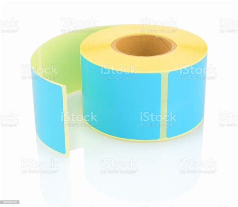 블루 라벨에 고립 된 흰색 배경 그림자 반사와 롤 레이블 프린터의 색상 릴 직접 열 또는 열 전송 인쇄의 레이블 블루