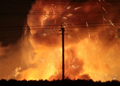 Las Impresionantes Imágenes De La Destrucción Causada Por La Explosión En Un Depósito De