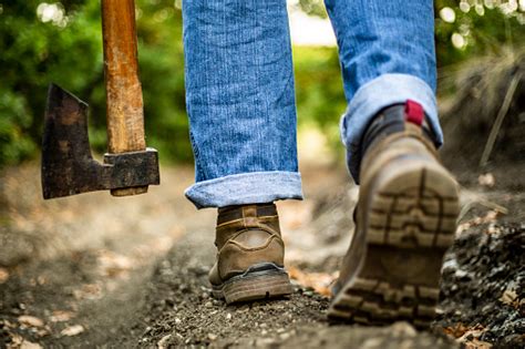 Lumberjack 숲의 목재 잭은 나무를 준비하고 자르기 위해 매일 작동합니다 20 24세에 대한 스톡 사진 및 기타 이미지 20 24세 공예 근육질 남자 Istock