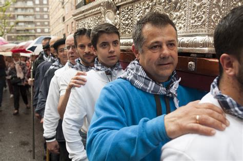 Romería De Paraguas Suspendido El Traslado De La Virgen De Alarcos
