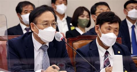 미루고 미루던 조국 징계 현실화 되나서울대총장 7월 징계 의결 요청