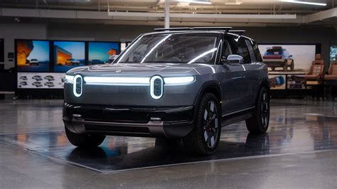 Video Rivian R2 Is Showing Off All Its Greasy Bits