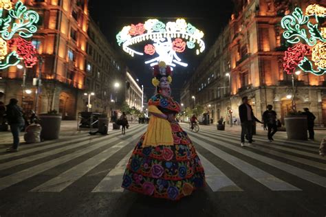 Encienden Primer Alumbrado De Día De Muertos Prensa Animal