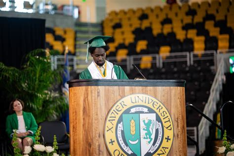 Un étudiant vivant dans un refuge pour sans abri est major de promotion du lycée Uk Us