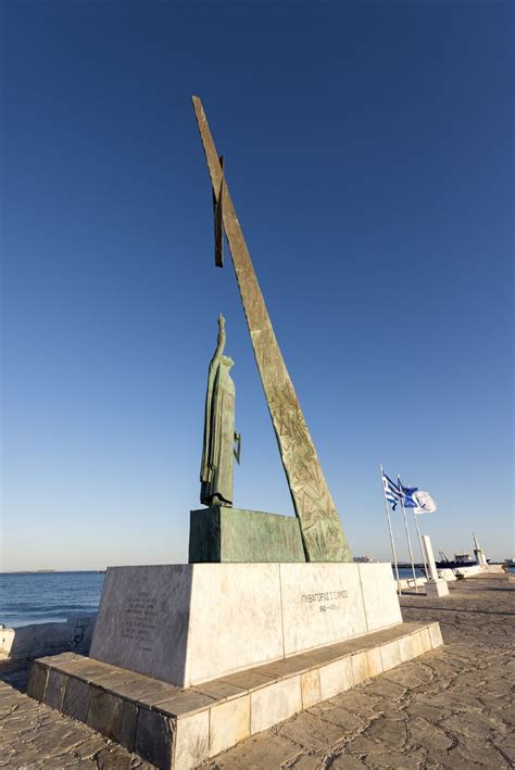 Beautiful Statue Of Pythagoras Statue Greece Samos