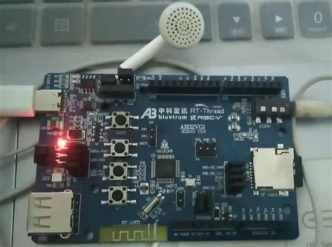 炫酷音乐播放器作品 单片机 stm32 树莓派 arduino 开发板创意项目 聚丰项目 电子发烧友网