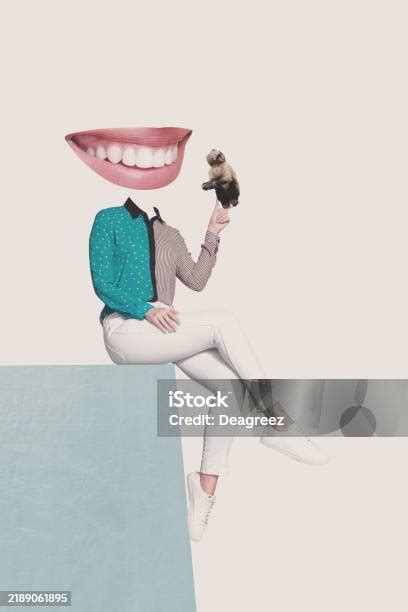 복합 3d 콜라주 트렌드 아트 워크 템플릿 디자인 거대한 젊은 여자 머리가없는 입 입술 미소 앉아 가장자리 절벽 손 잡다 원숭이