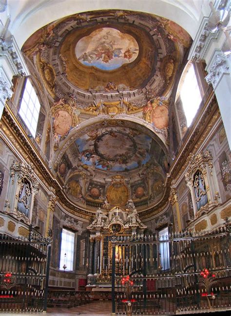 Surprenante église baroque de San Domenico à Bologne San domenico