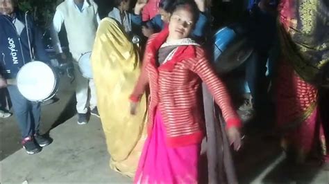 ब्राम्हण समाज की औरतों का डांस बैंड बाजा मे देहाती बैंड बाजा डांस