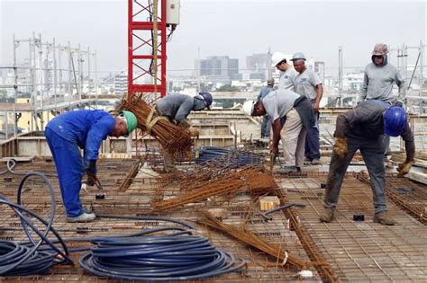 Empresa No Ramo Da Construção Civil Contrata Motorista Estoquista E