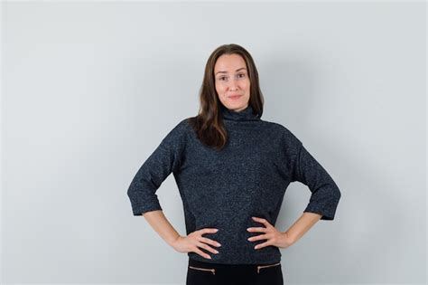 Jeune Femme En Chemise Photo Gratuite