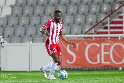 Football Ligue 2 Lac Ajaccio Face à Logre Estac Troyes
