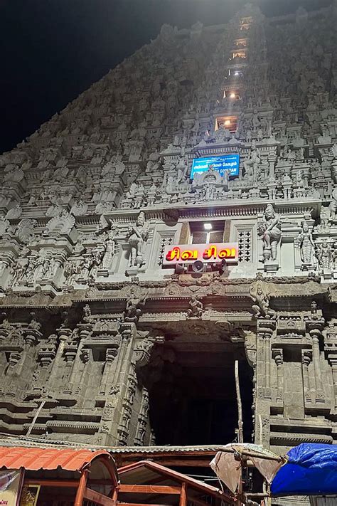 ఫ్యామిలీతో అరుణాచలం సందర్శించిన బుల్లితెర డాక్టర్‌బాబు నిరుపమ్ ఫొటోలు Serial Actor Nirupam