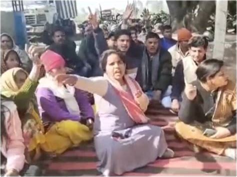 Udham Singh Nagar Women Protested Against Police Officer Due To Women