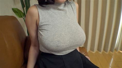 ノーブラおっぱいで誘惑してくる欲求不満な人妻 着衣なのにただの裸より断然卑猥に見えるけしからんエロボディに中出し！リアル乳袋を揉みしだき、服の上からベロで舐め回すと乳首が透けて丸見えに